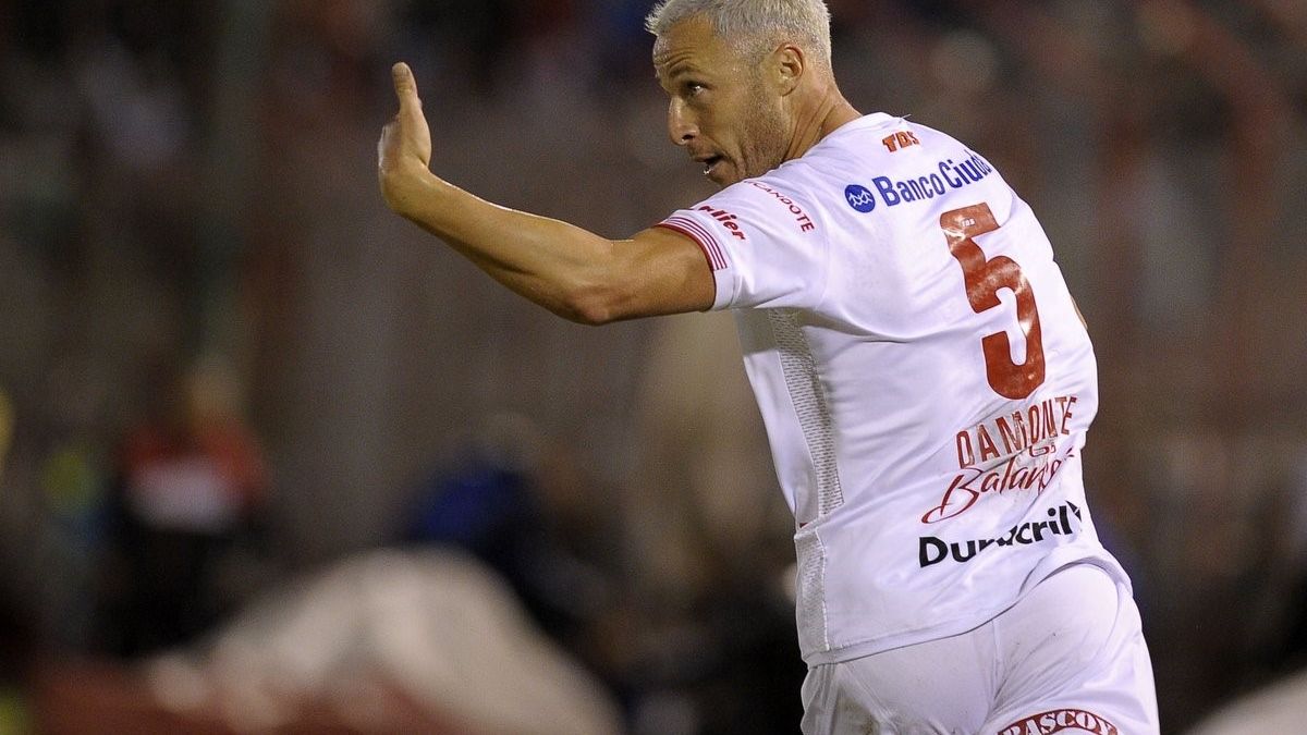 Tras retirarse del fútbol, Israel Damonte será el técnico de Huracán