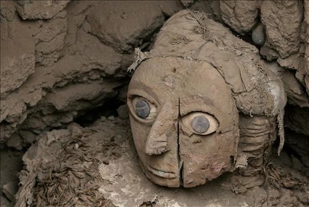 Encuentran momias de 1.300 años en un barrio residencial de Lima