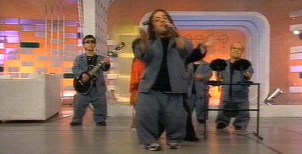 Vienen silbando bajito: llegaron Los Grosos, los enanitos que hacen ...