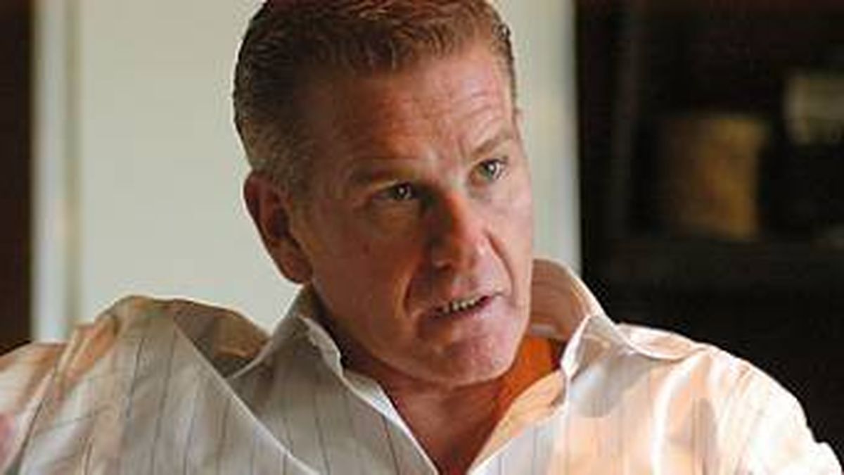 El Gobierno le reclamó a De Narváez que explique si tiene conexiones ...