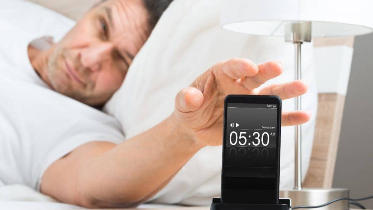 Descubren cuántas veces conviene poner la alarma del despertador