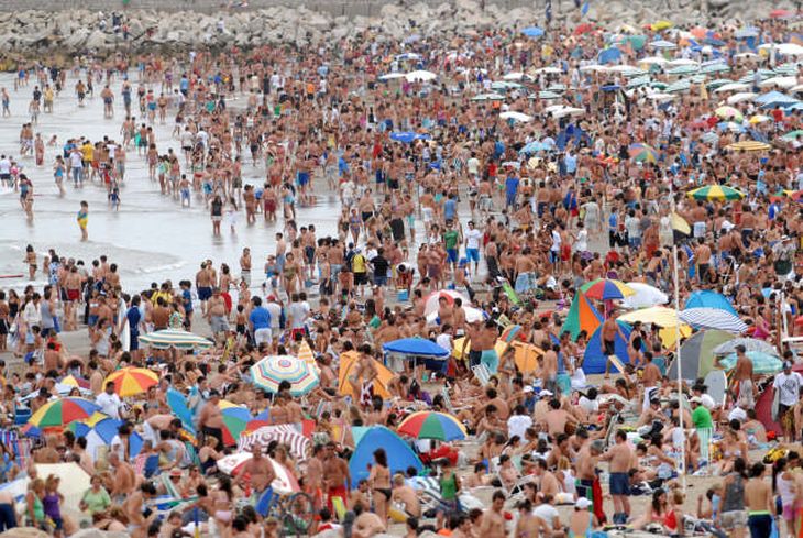 Playas a full: 220 mil turistas en el primer fin de semana del año