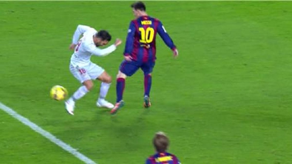 Ante el Atlético Madrid, Messi cometió el primer penal de su carrera