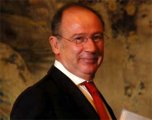 Rodrigo Rato deja el FMI con tristeza, pero con el bolsillo contento