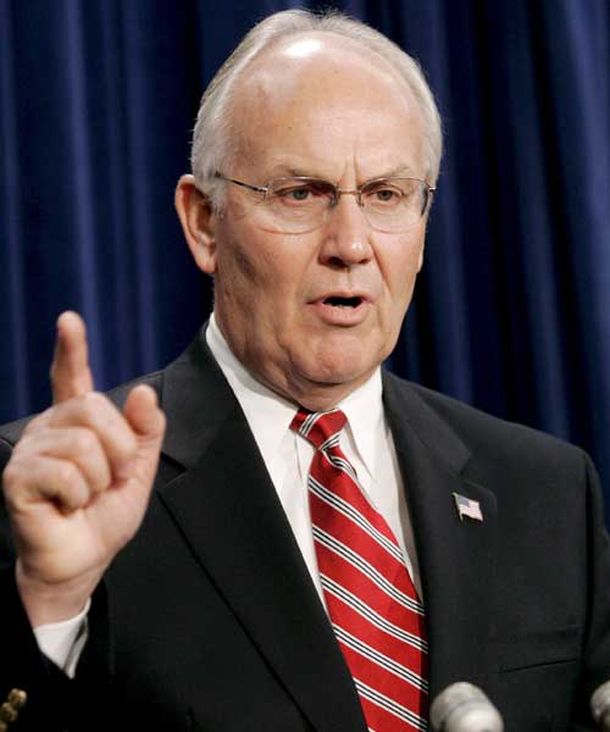 Renuncia un senador en EE.UU. envuelto en escándalo homosexual