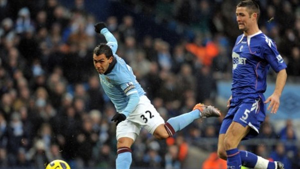 Con un gol de Tevez, el City igualó frente al Liverpool