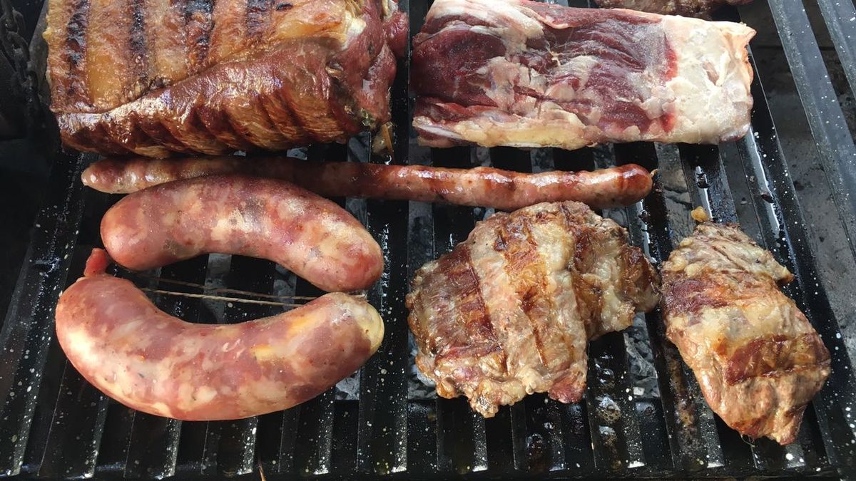 Asado del domingo: ¿qué tres cortes de carne hay en esta parrilla?