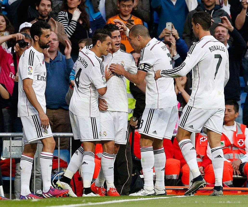 Con tres goles de CR7, el Real Madrid le ganó al complicado Sevilla y sueña