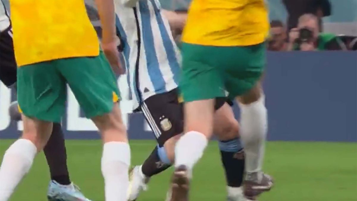 El patadón que le pegaron a Messi y paralizó al país