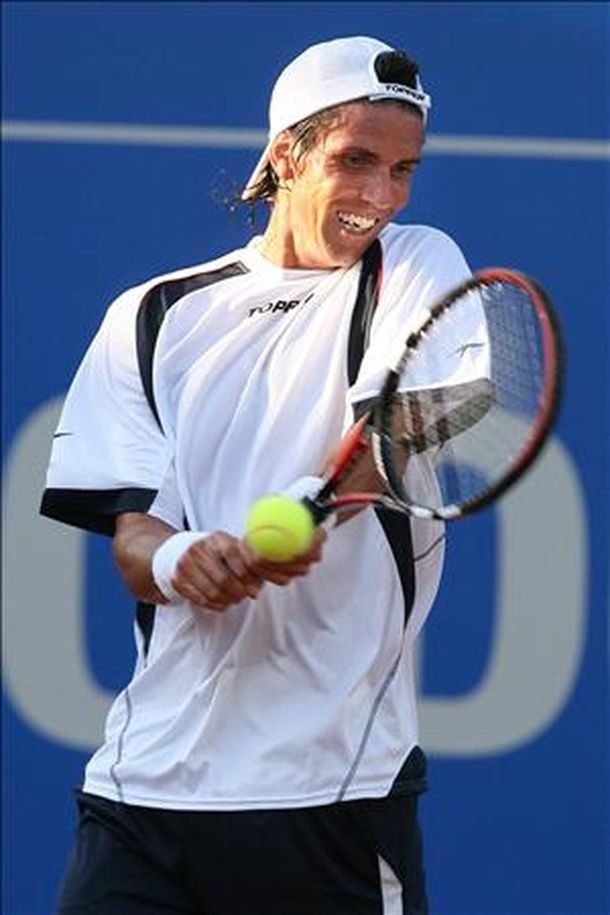 Chela pisa con el pie derecho en Indian Wells