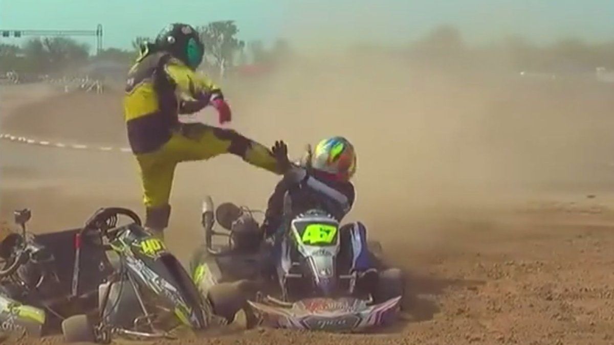 Chaco: dos pilotos de karting terminaron a las piñas tras despistar ...