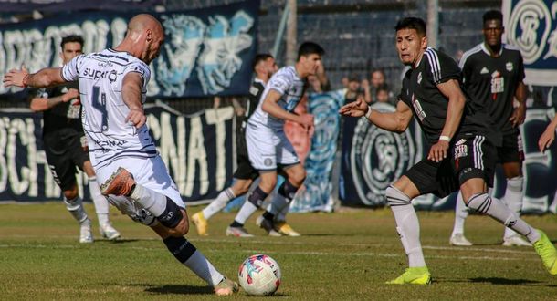 Deportivo Riestra se impuso 2-1 ante Independiente Rivadavia
