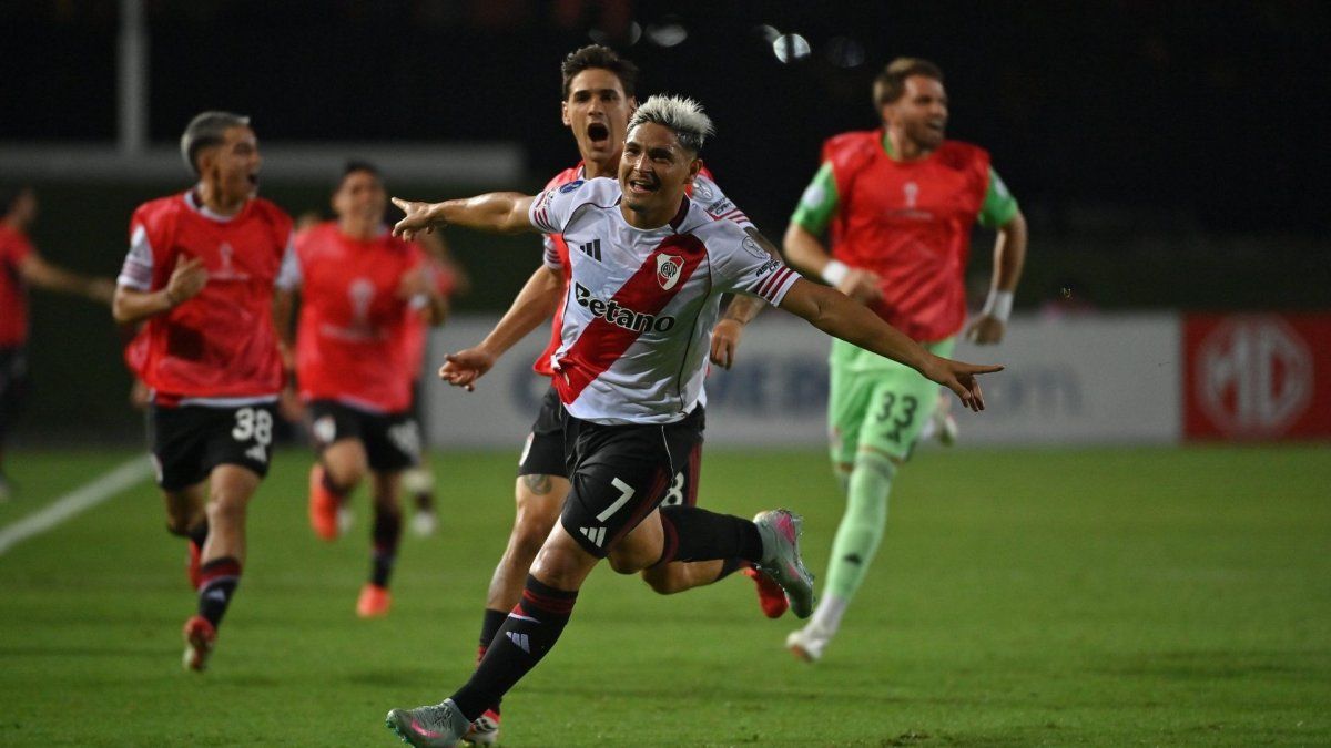 River terminó con Matías Viña atajando y le ganó sobre la hora a ...
