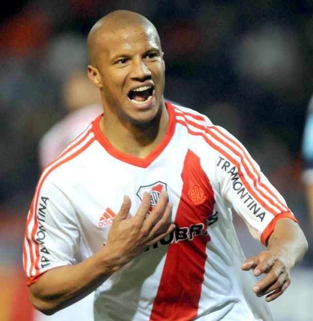 La otra cara de Carlos Sánchez: de ser abandonado por su padre a ...