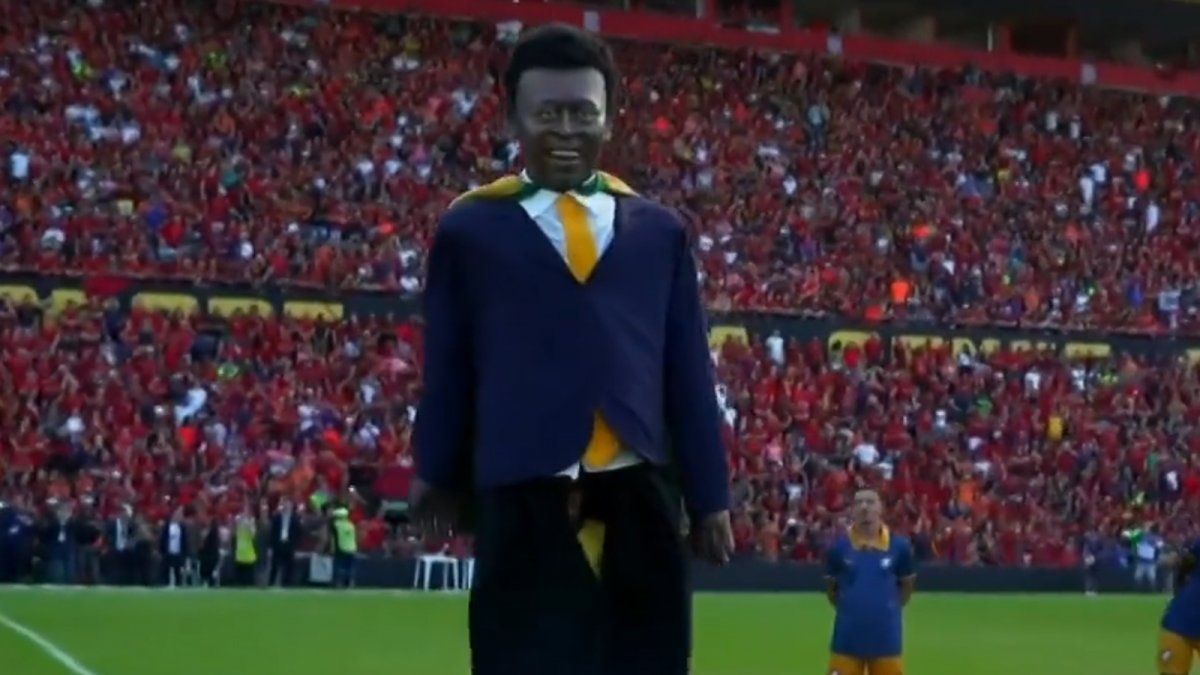 Video: quisieron homenajear a Pelé y provocaron una catarata de memes