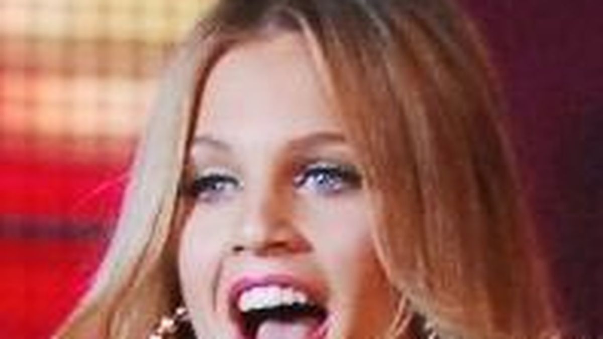 Liz Solari tentada por Tinelli