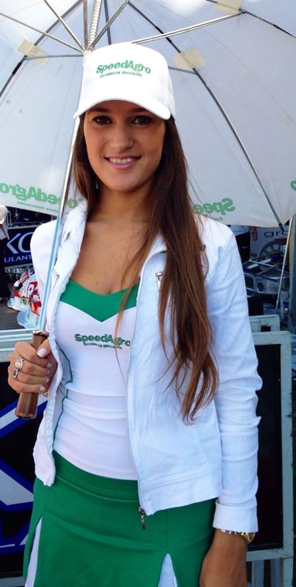 Las promotoras más lindas calientan la pista del Turismo Carretera en ...