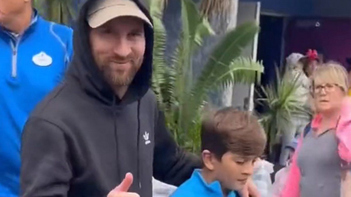 Lionel Messi revolucionó Disney junto a su familia