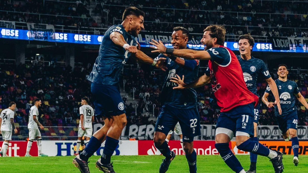 Independiente Rivadavia se lo dio vuelta a Central Córdoba en un partidazo y clasificó a octavos