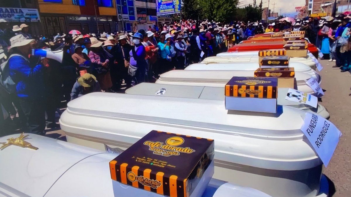 Perú: 18 muertos en protestas y toque de queda en Puno