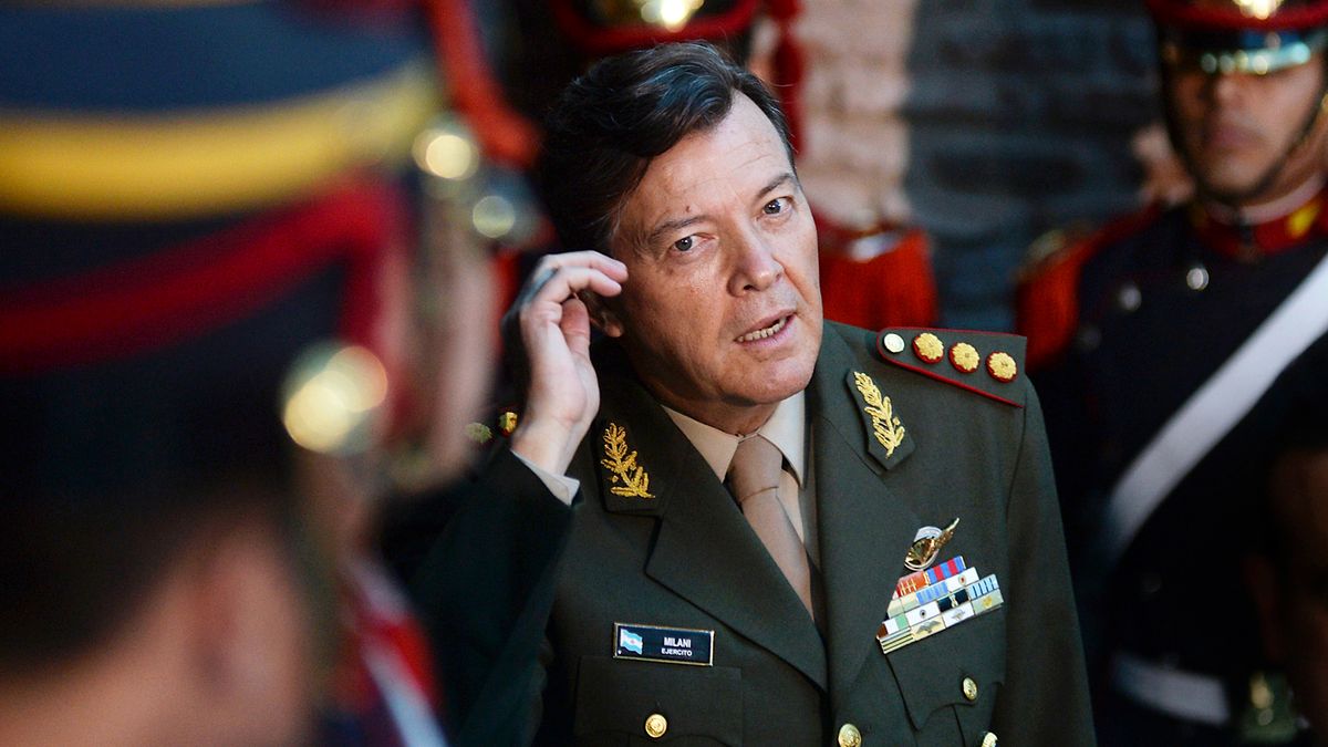 A casi dos años de asumir como jefe de Ejército, Milani pidió el pase a ...