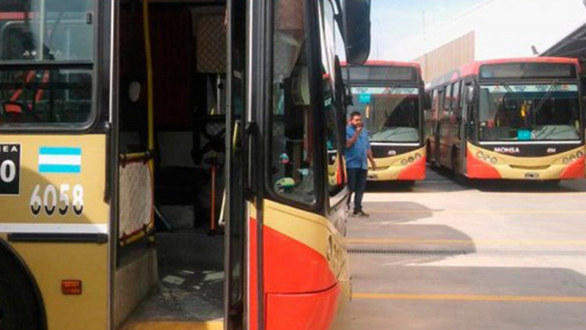 Cuál es la importante línea de colectivos que está de paro este martes