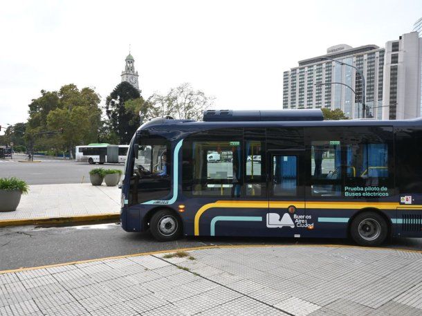 Ciudad de Buenos Aires: comenzó a funcionar la primera línea de buses ...