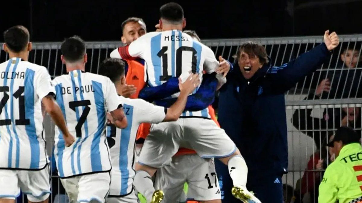 El mensaje de Alejandro Garnacho a Lionel Messi tras el gol en la ...