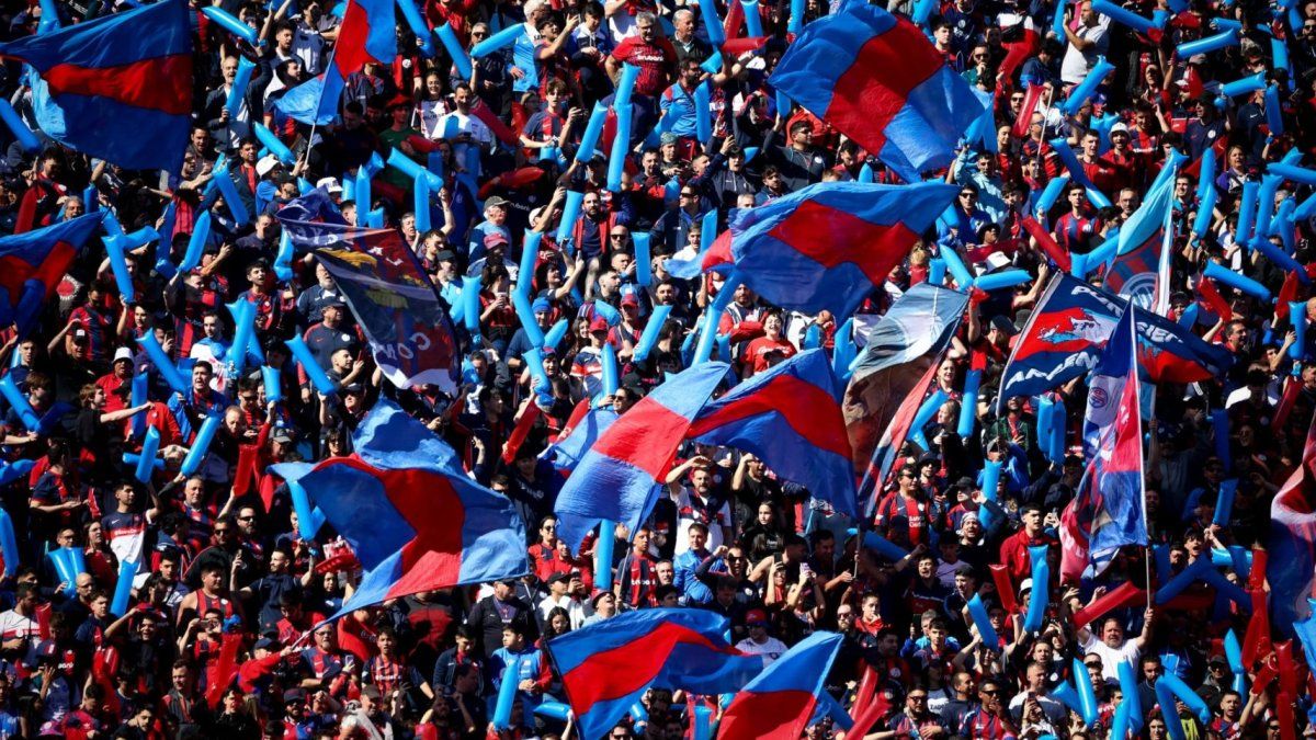 La BANDERA que la HINCHADA de SAN LORENZO LE DEDICÓ a KARINA MILEI por ...