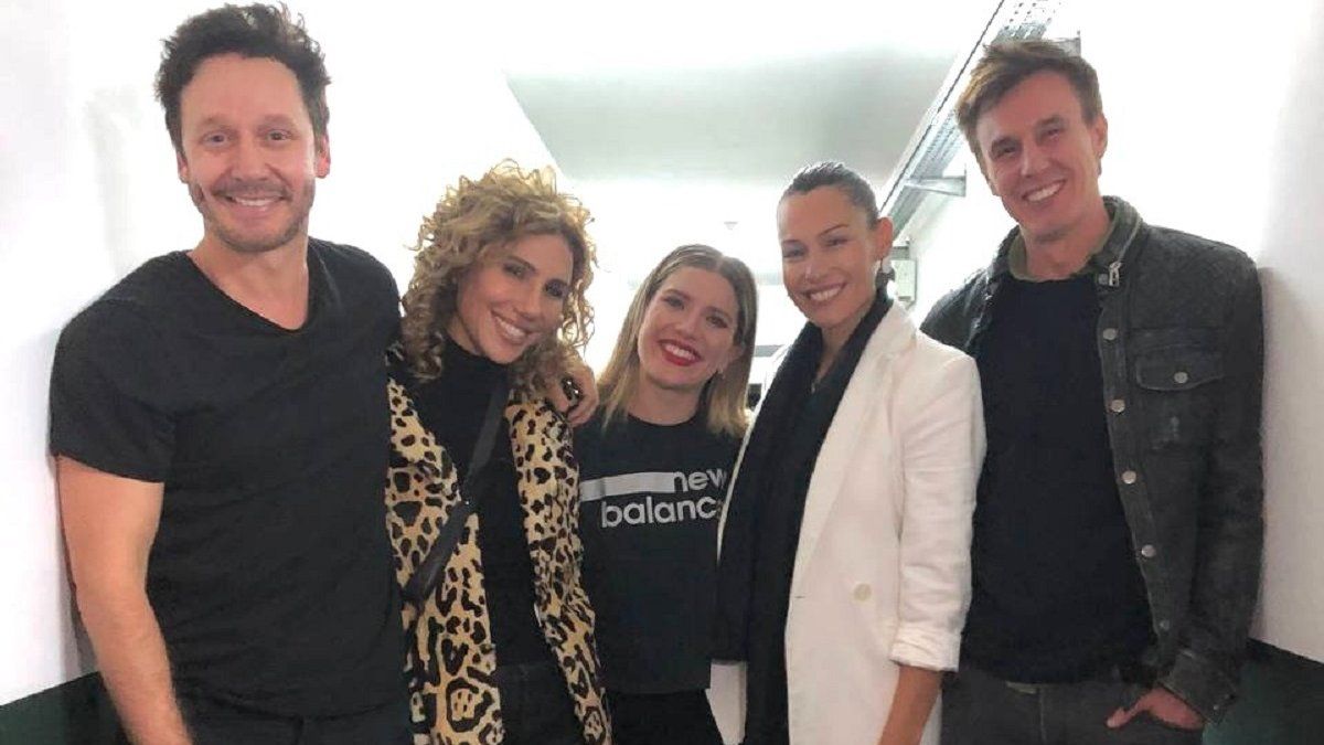 Foto: Pampita sonrie con Benjamín Vicuña y Roberto García Moritán