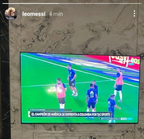 La foto de Paredes, De Paul y Lionel Messi alentando a la Selección ...