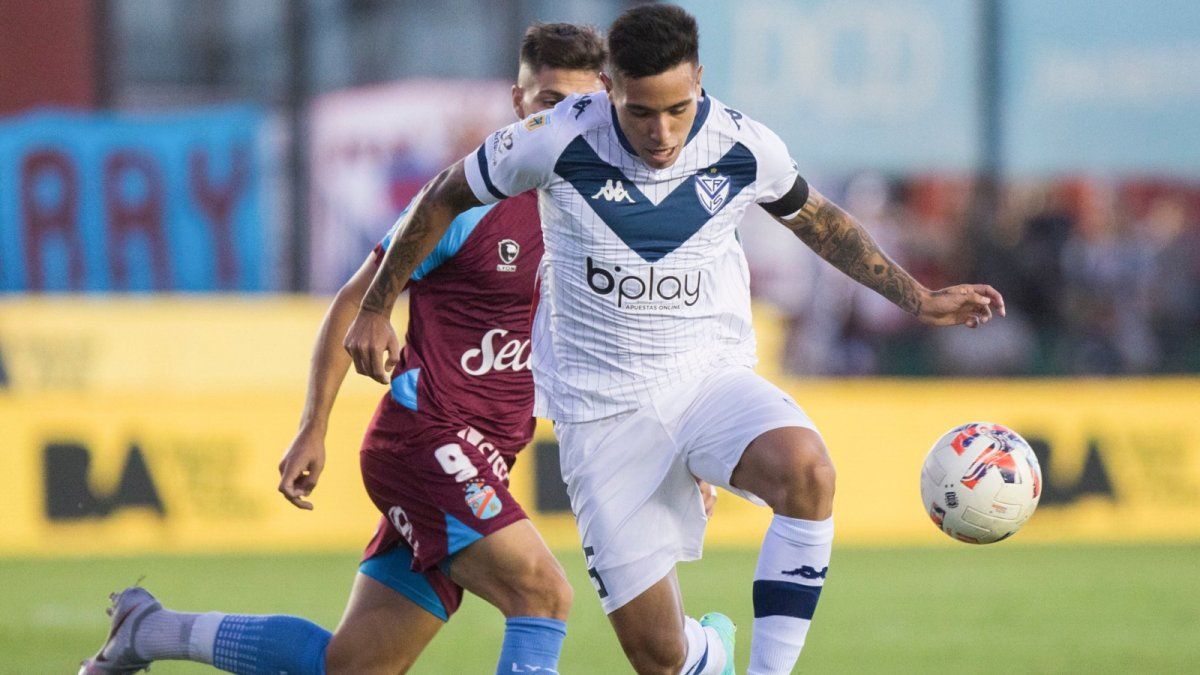 Con el debut de Méndez como DT, Vélez venció 1-0 a Arsenal y toma aire