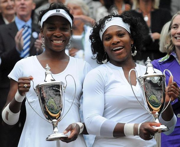 Venus se coronó en Wimbledon tras superar a su hermana Serena