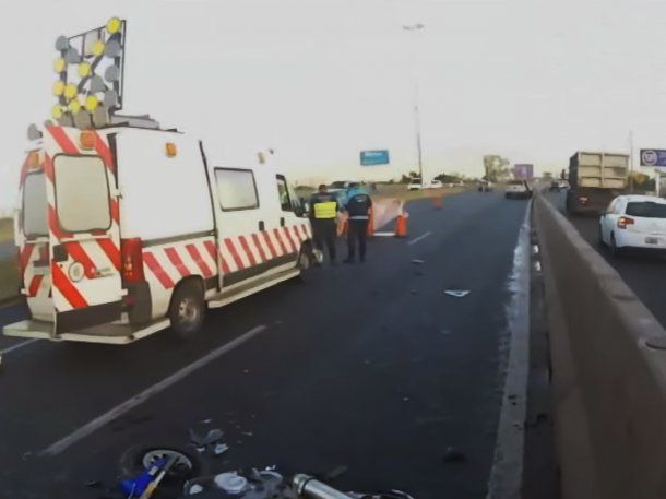 Choque fatal en Autopista Buenos Aires-La Plata: murió un motoquero