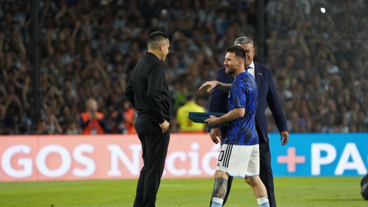 El emotivo encuentro entre Lionel Messi y Juan Román Riquelme en La ...