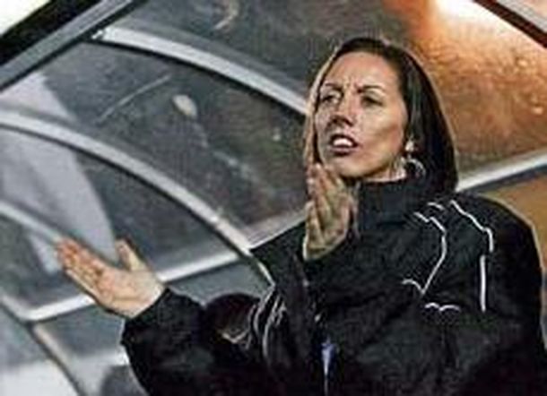 La Gran DT: una mujer se puso el buzo y dirigió a un club de fútbol