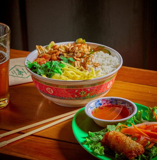 Un viaje al auténtico street food vietnamita en la ciudad