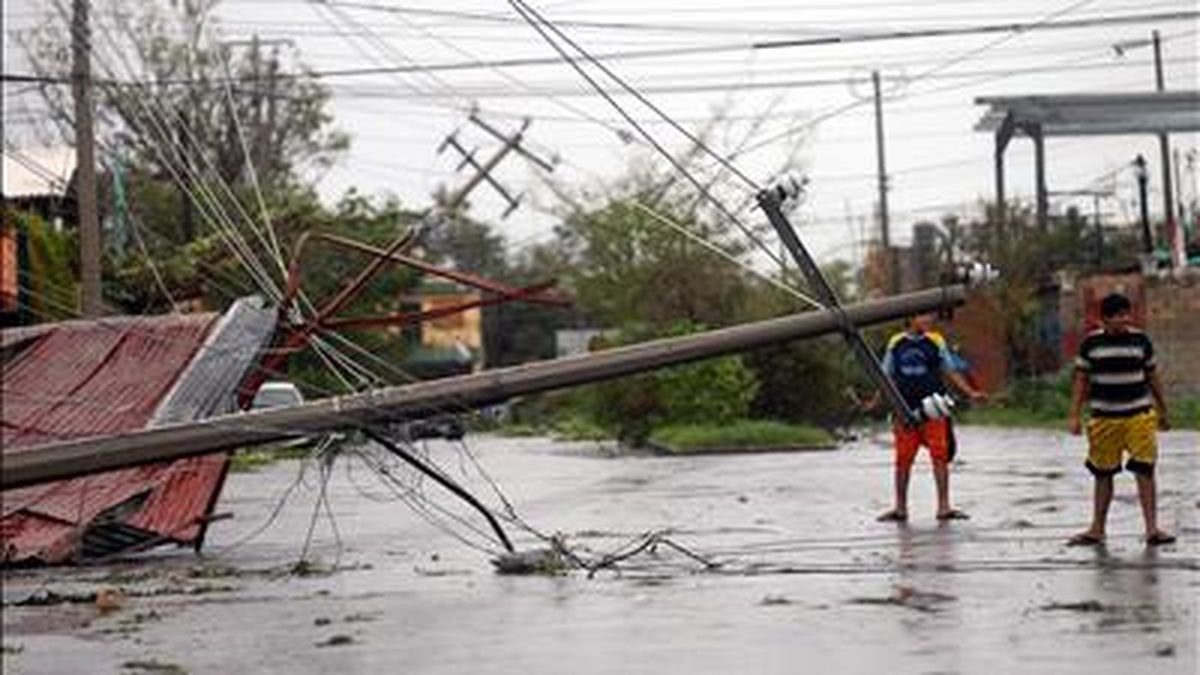 El huracán Dean está más débil, pero todavía es muy peligroso