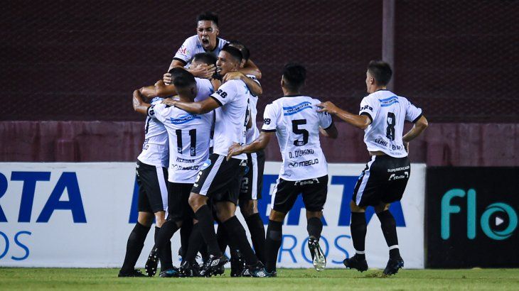 El posteo con orgullo de Claypole, el único equipo que le hizo un gol a ...