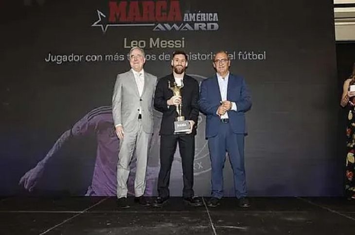 Lionel Messi recibió un nuevo trofeo individual tras convertirse en el ...