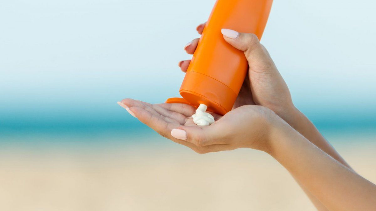 Ola de calor: cuántas veces hay que ponerse protector solar por día