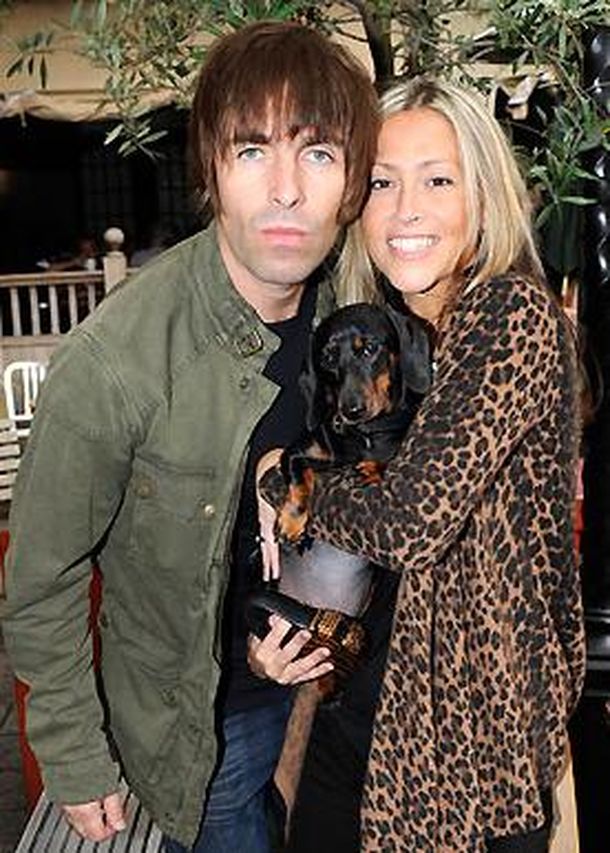 Nuevo proyecto de un ex Oasis: salvar a los perros salchicha