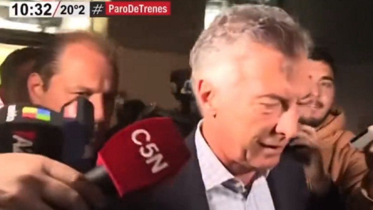 Mauricio Macri con Lautaro Maislin: más preocupado por el Mundial que ...