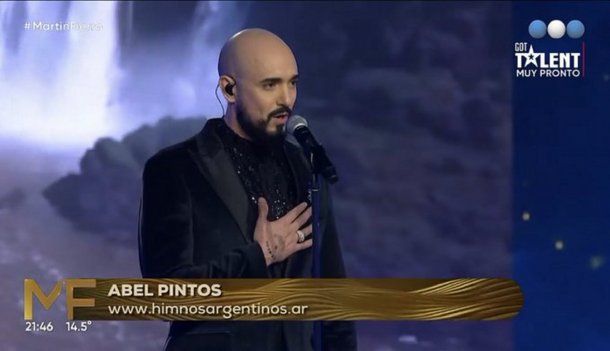 Tras presentar Alta en el cielo, Abel Pintos deslumbró cantando el ...