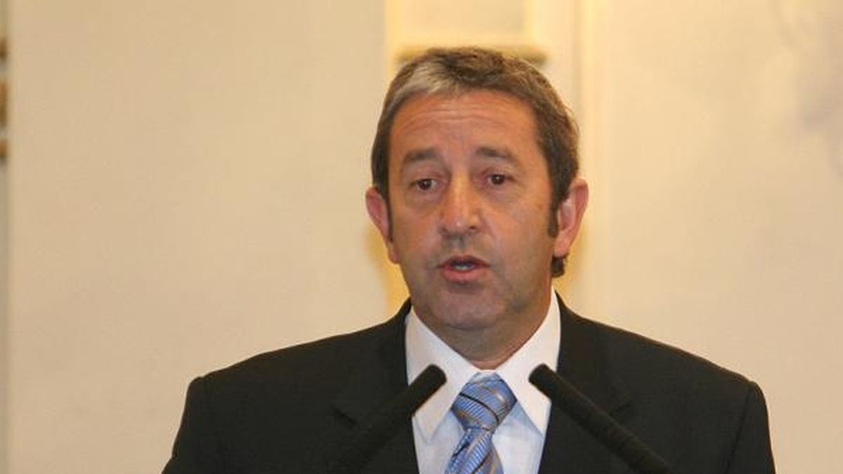 Denuncian que Cobos copa el canal del Senado para difundir su imagen