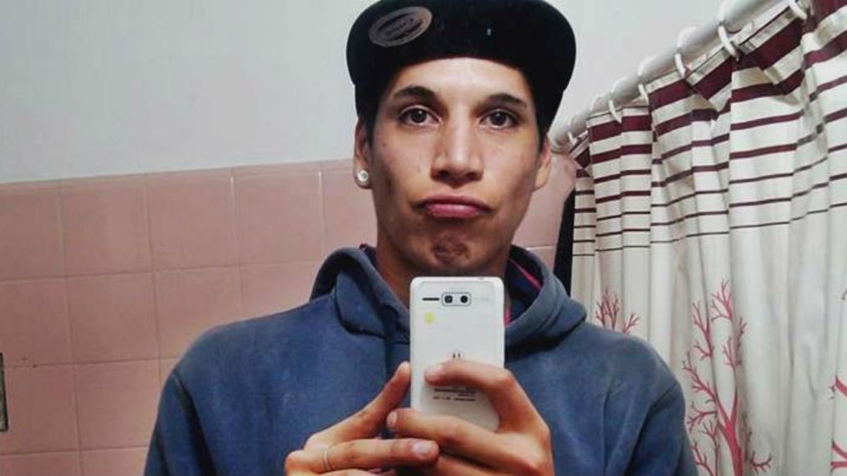Estaba detenido por haber apuñalado a su novia pero le bajaron la ...