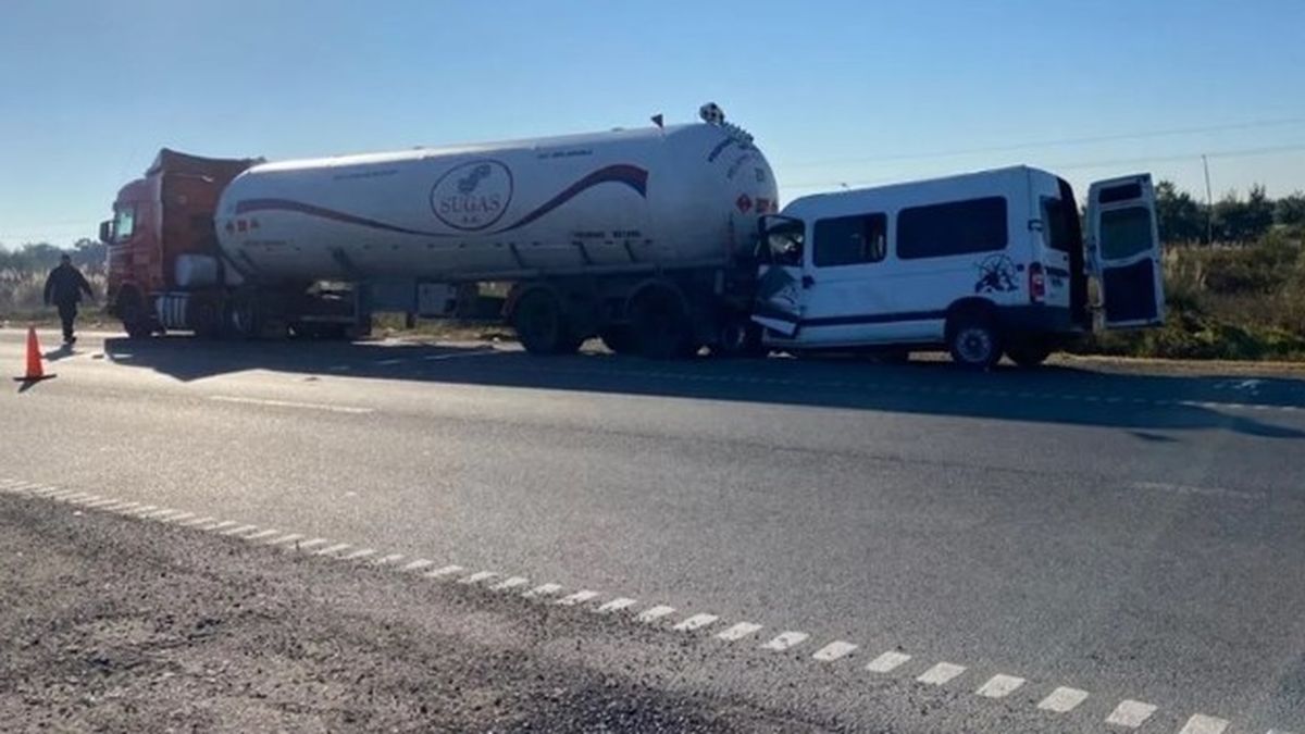 Un cantante de cumbia murió en un fatal accidente en la autopista ...