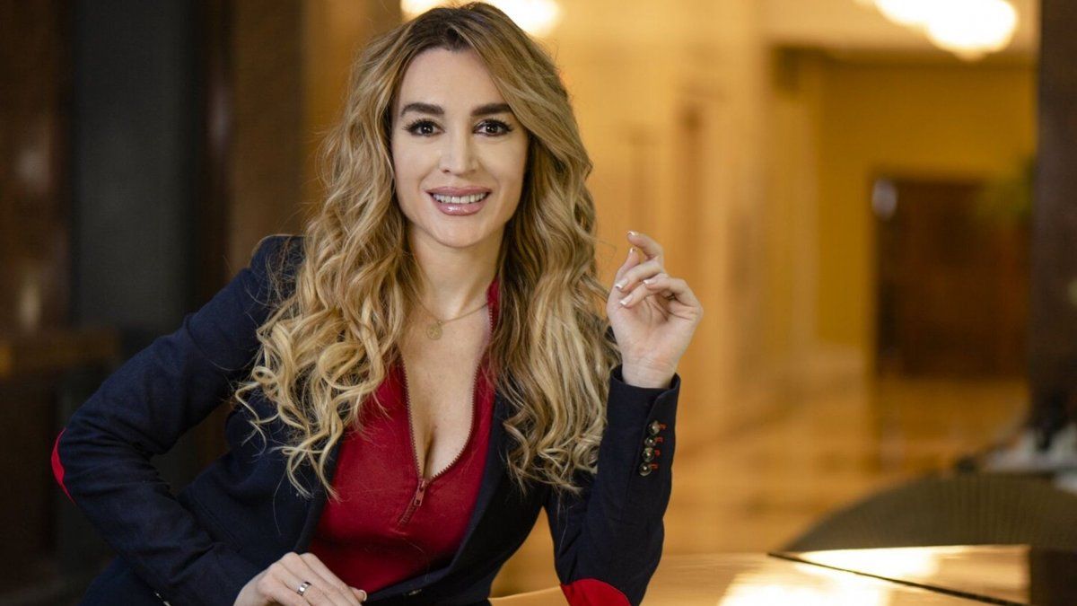 Fátima Florez debuta con su obra sin llenar la sala