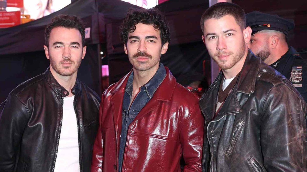 Los Jonas Brothers presentaron a los dobles que los acompañarán en su ...