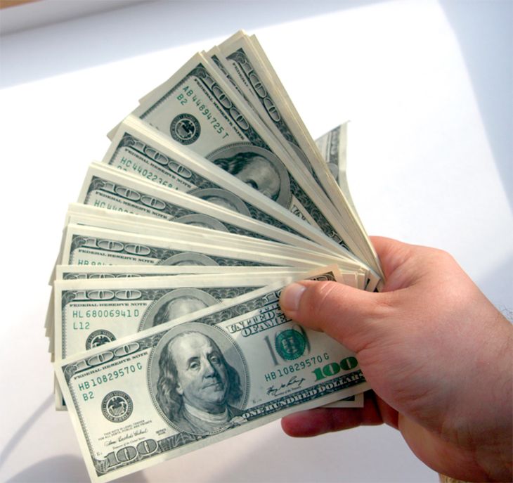 El dólar negro trepó a $9,80 y la Bolsa marcó otro récord